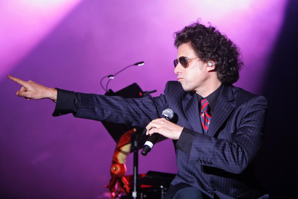 5 estrofas de Calamaro que todos hemos cantado alguna vez | The Idealist
